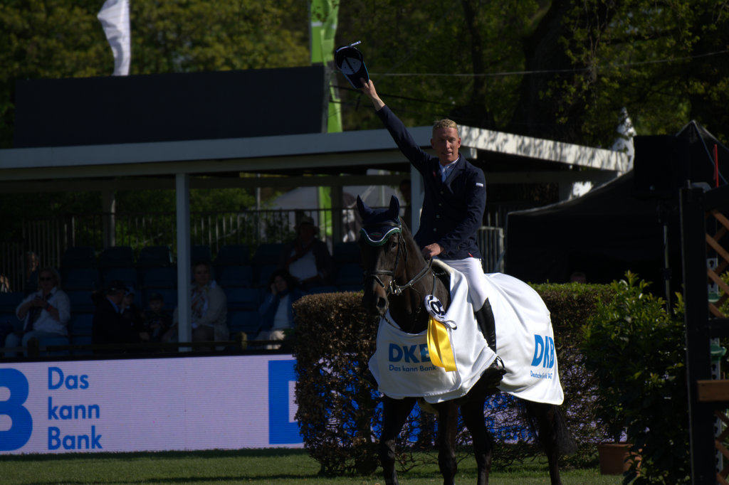 Mario Stevens siegt im Großen Preis der Deutschen Kreditbank AG ...