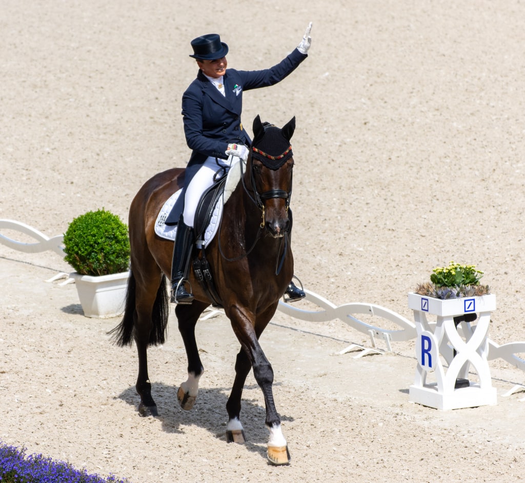 Dorothee Schneider, Showtime FRH_720_1200_2019 - Reitsport Portal