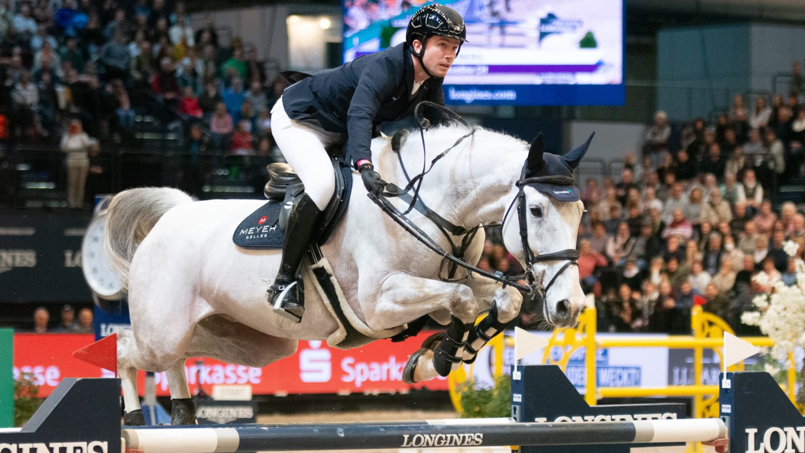 Gerrit Nieberg rockt die Leipziger Messehalle und siegt im Longines FEI Jumping World Cup ...