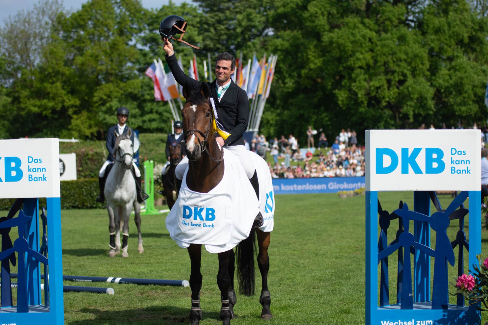 Emeric George und Dune du Ru galoppieren mit neun Sekunden Vorsprung ...